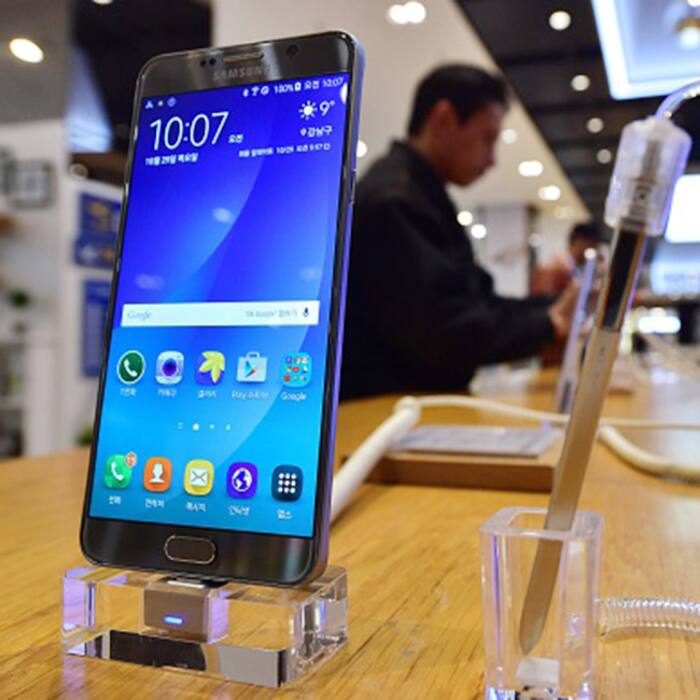 6 Top smart phones that made buzz in 2015!