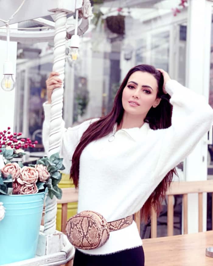Sana Khan is Slaying in This Grey attire