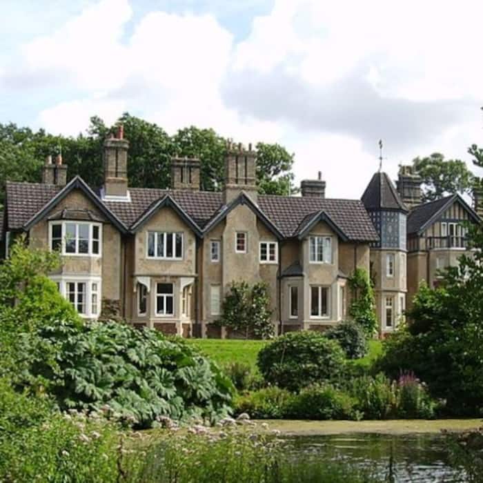 Inside Pics of UK Royal Family's Private Home at Sandringham