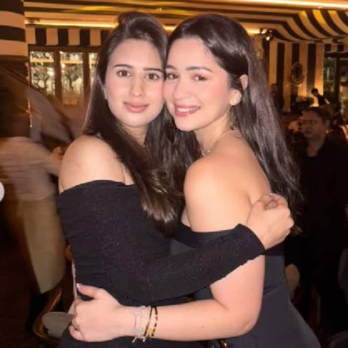 Sara Tendulkar looks super glamorous in a black dress at her birthday ...