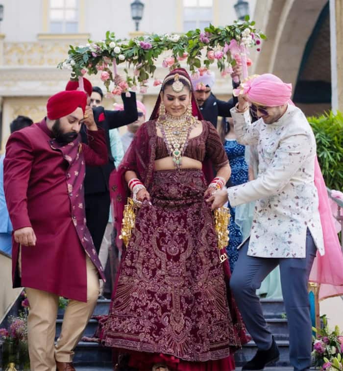 Sanjay Gagnani Poonam Preet Bhatia Tie Knot At Gurudwara