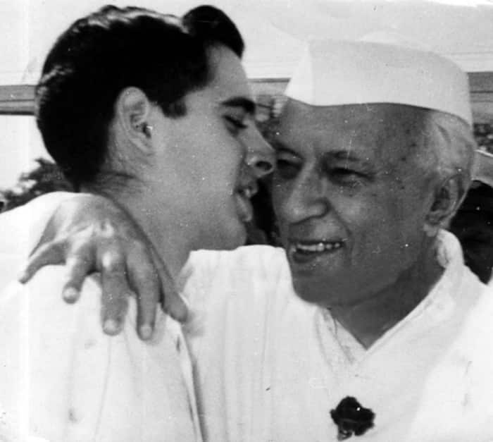 Indira Gandhi with her complete family