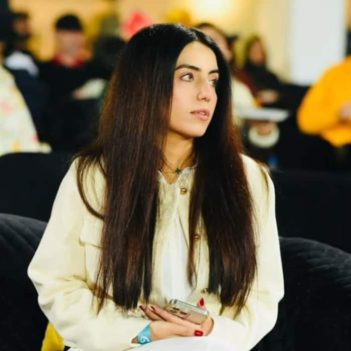 Sannia Ashfaque has deleted all pictures with Imad Wasim from her Instagram account