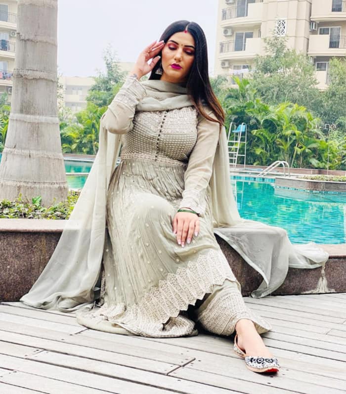 Haryanvi Dancer Sapna Choudhary Looks Drop-Dead Gorgeous in Latest Set ...