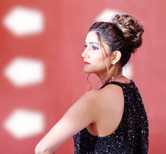 Sapna Choudhary Flaunts Sexy Thumkas on Teri Aakhya Ka Yo Kajal