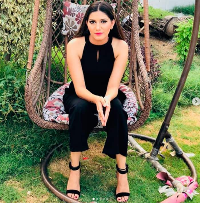Haryanvi Sensation Sapna Choudhary Looks Sexy Diva in Her Latest Photoshoot