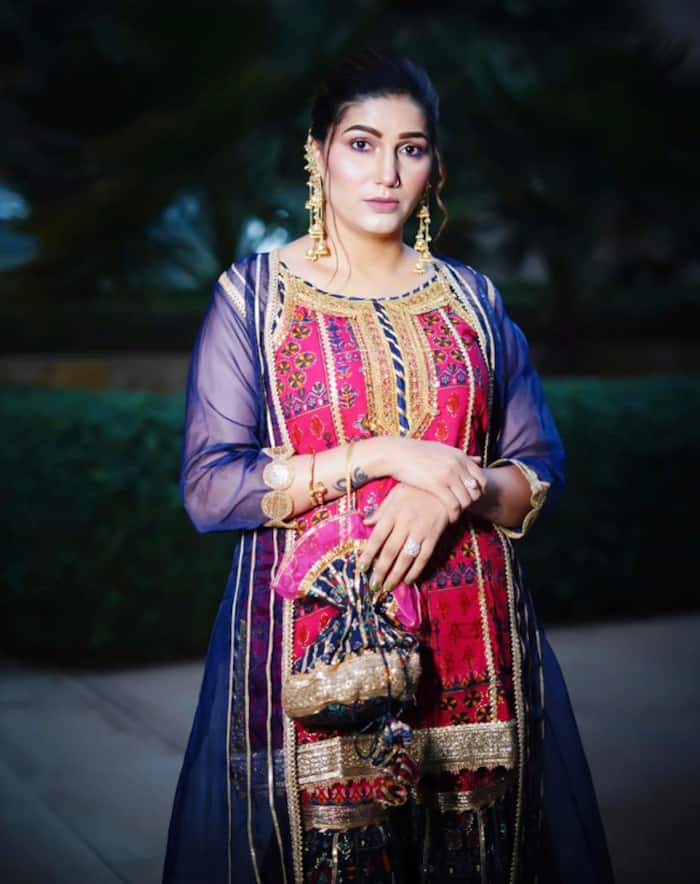 Haryanvi Sensation Sapna Choudhary Stuns in a Colourful Sharara, Fans ...