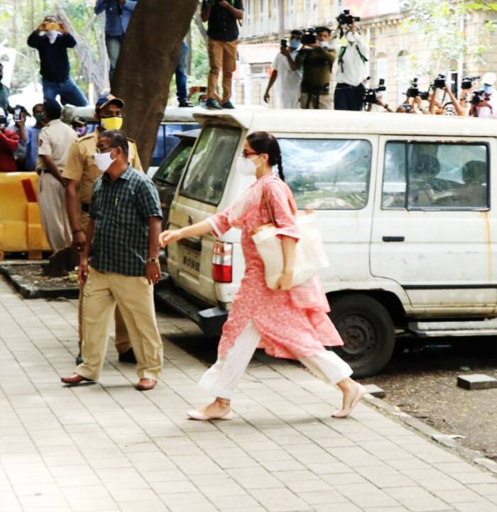 Sara Ali Khan Being Interrogated In Connection With Drug Angle in SSR ...