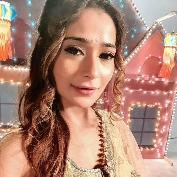 TV Actor Sara Khan Tests Negative For COVID-19, Resumes Shooting of Show
