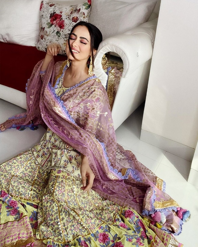 Sara Khan Flaunts Her Traditional Avatar