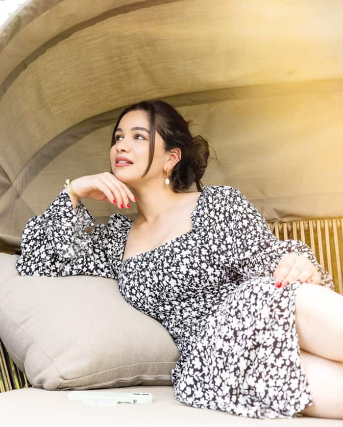 Sachin Tendulkar’s Daughter Sara Tendulkar Enjoys Summer Cooler in a ...