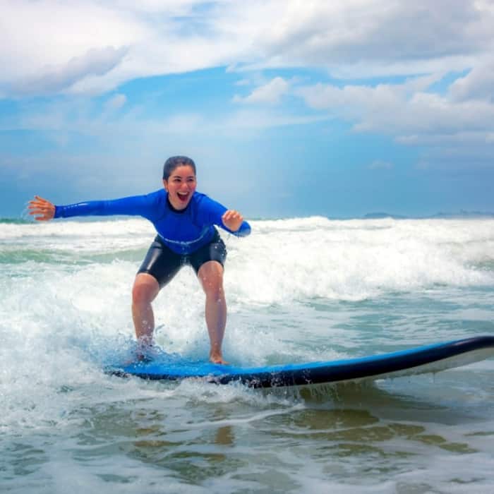 Sara Tendulkar becomes a beautiful mermaid, enjoys surfing the ocean ...