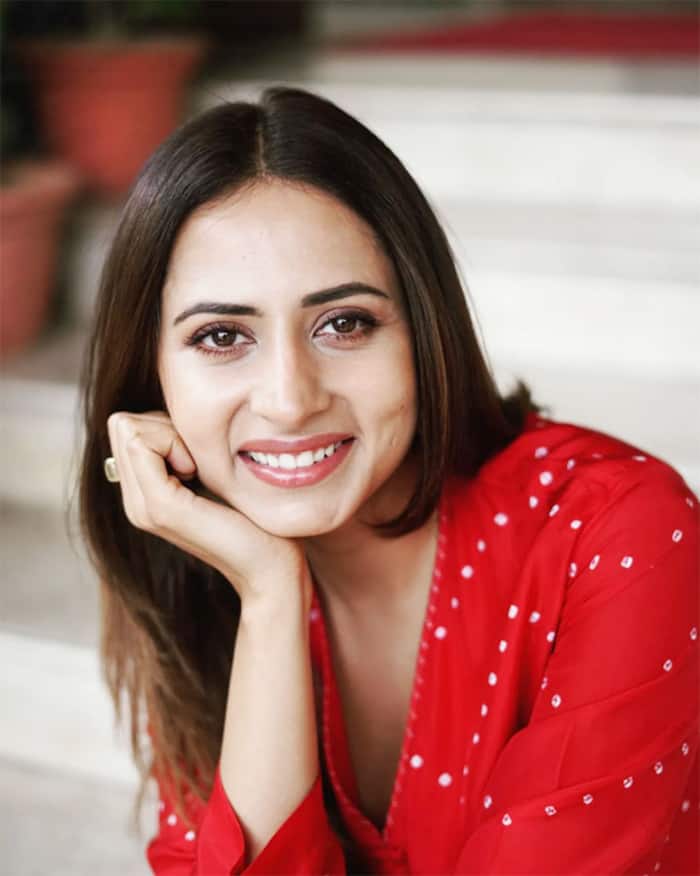 Sargun Mehta is an Ethnic Fashion Dream in Simple Red Suit| See Photos