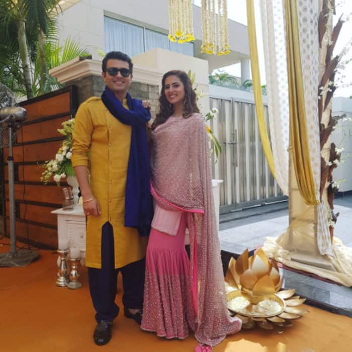 Ravi Dubey and Sargun Mehta rekindle their romance at brother’s wedding, see pics