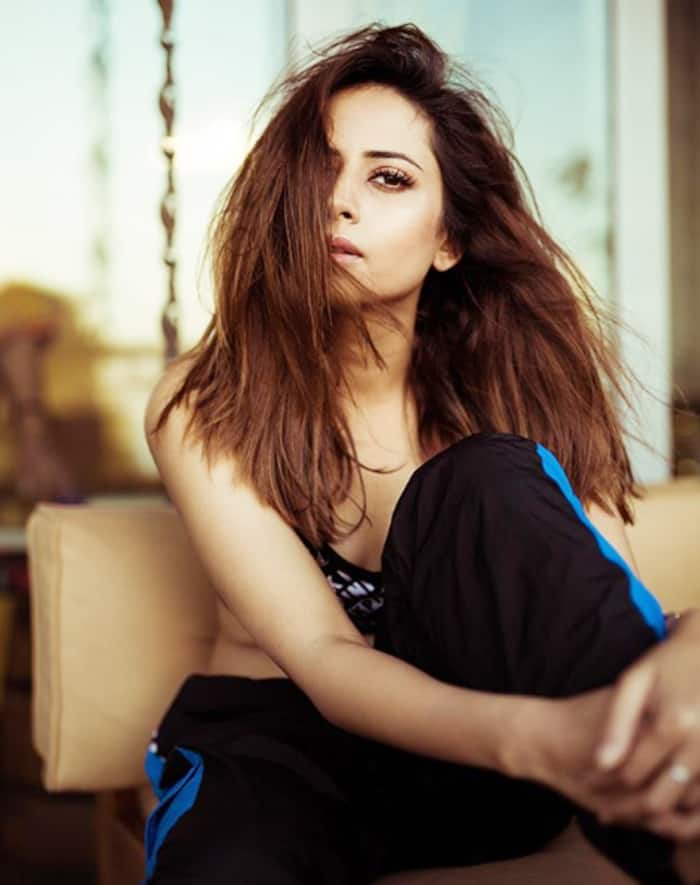 Sargun Mehta Looks Her Sexiest Best in Hot And Sexy Pink Dress