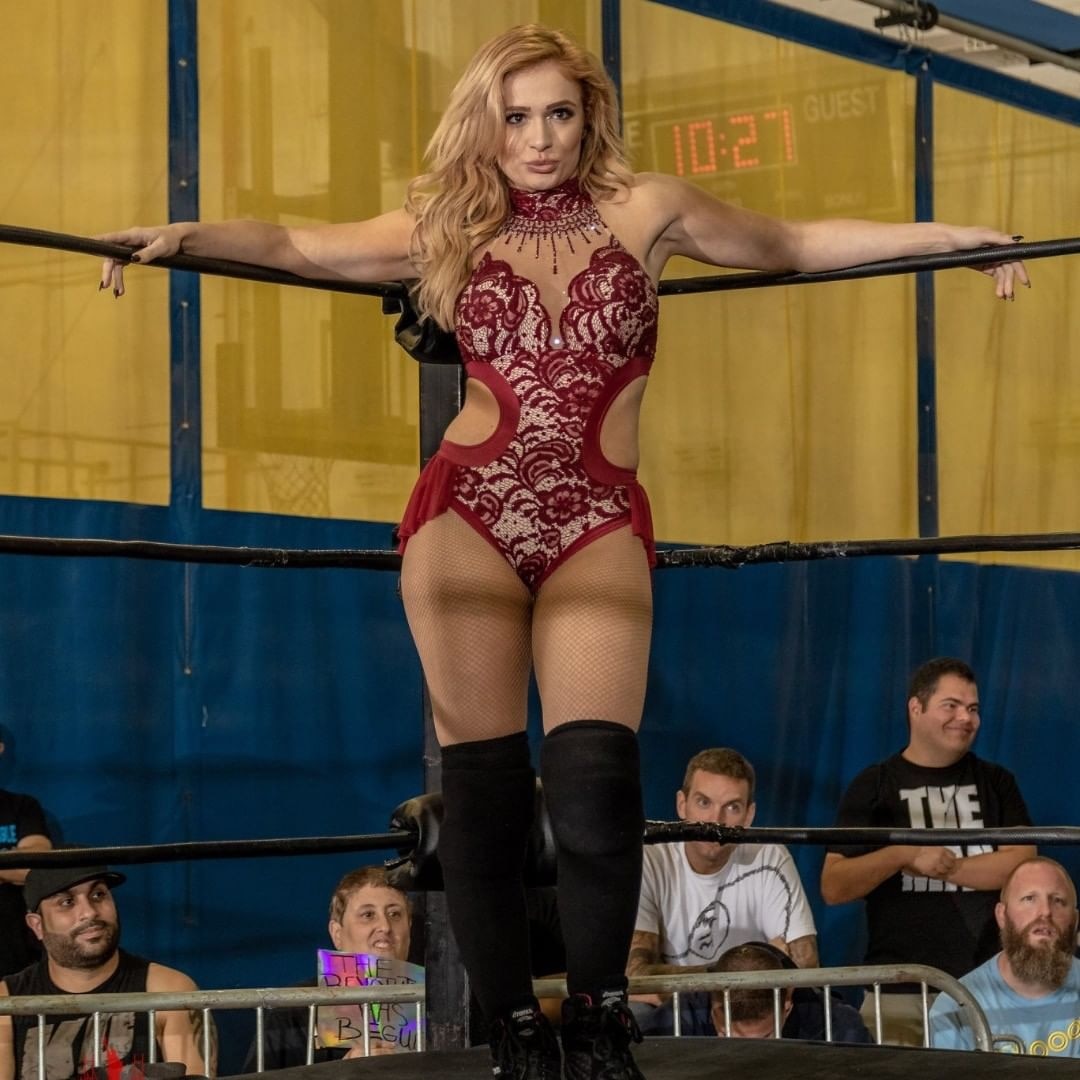 Scarlett Bordeaux 18