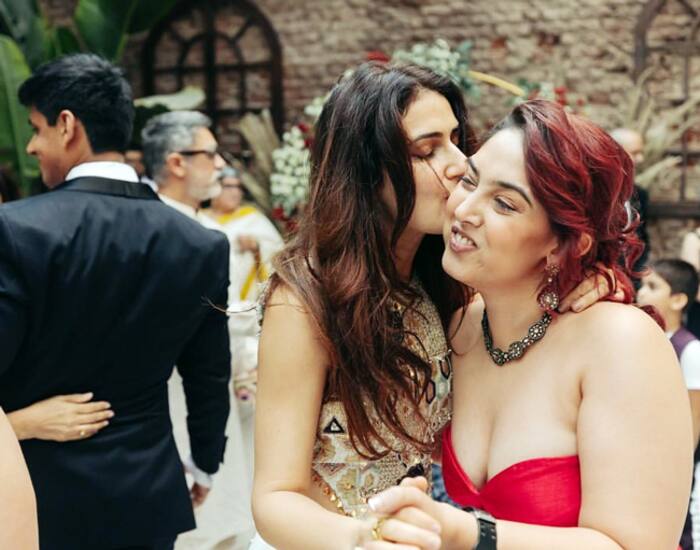 Fatima Sana Shaikh Kisses Ira Khan as Aamir Khan Stays Blurred in Background - Check More Photos ...