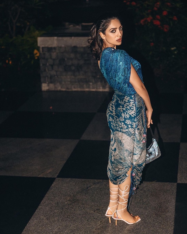 See Pics: Sobhita Dhulipala looks smoking hot in blue printed saree dress