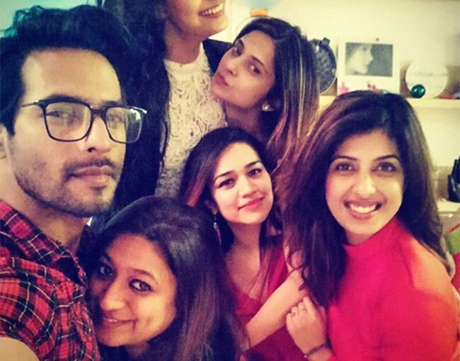 Sehban Azim and Jennifer Winget partying with their friends