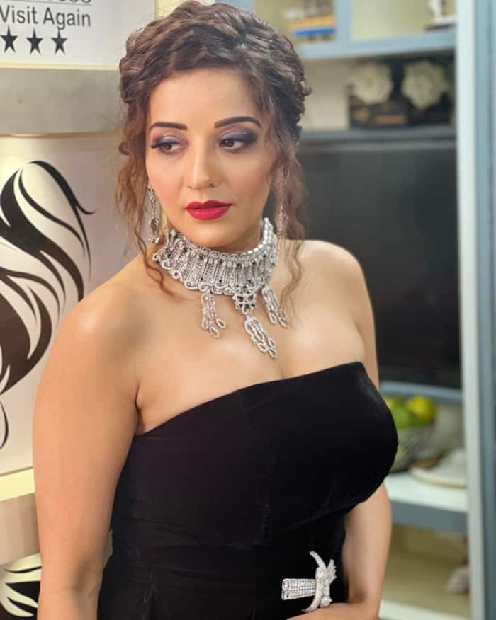 Monalisa Maximises Hotness in Bold Black Dress - See Viral Photos