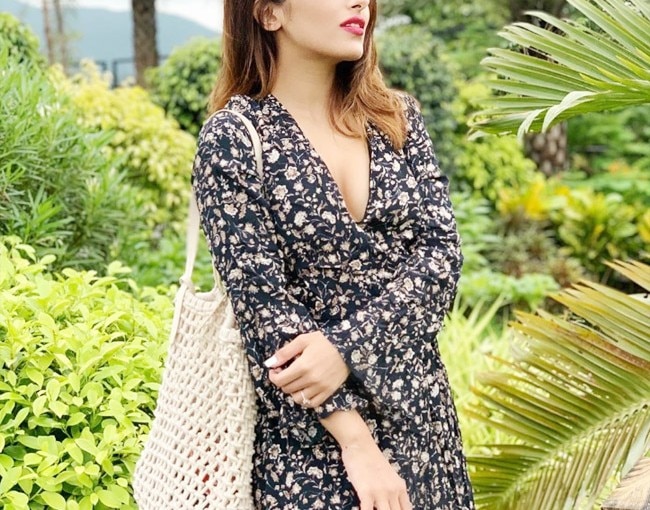 Sexy photos of model Shalini Samuel