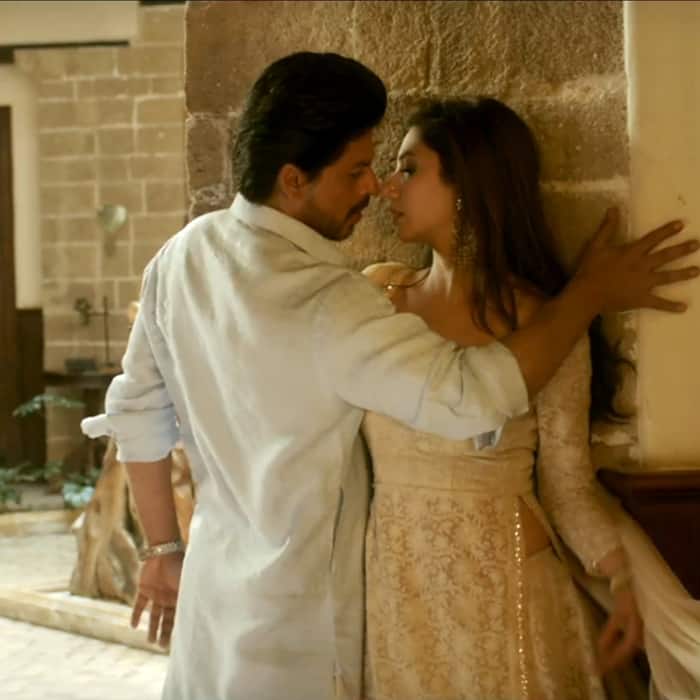 8 super romantic stills of Shah Rukh Khan and Mahira Khan from Zaalim song of Raees are ...