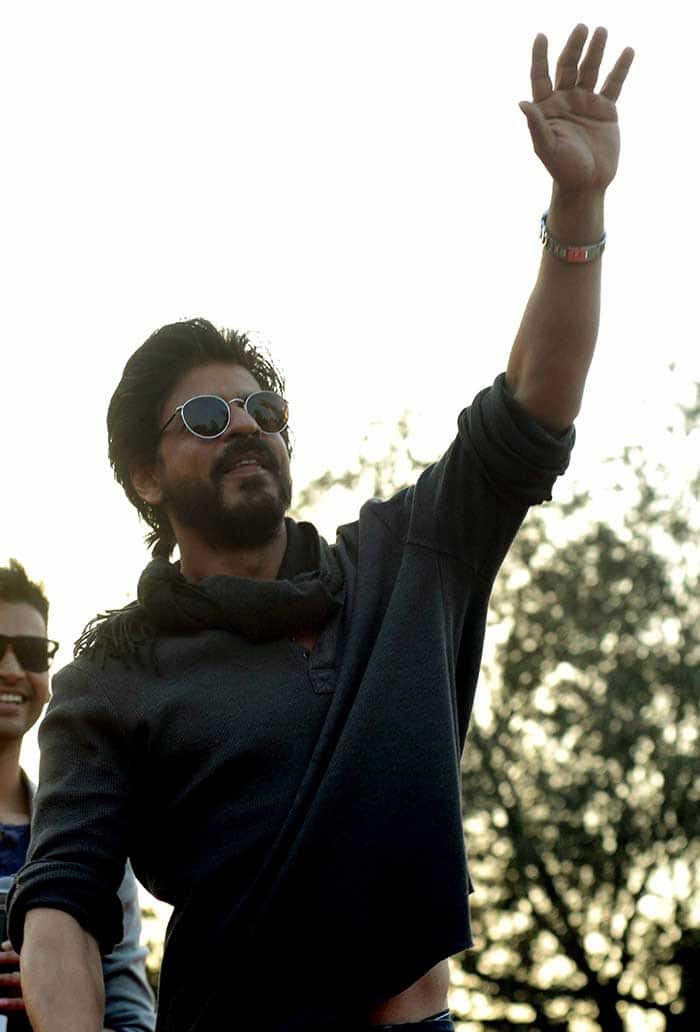 Shah Rukh Khan goes back to college!