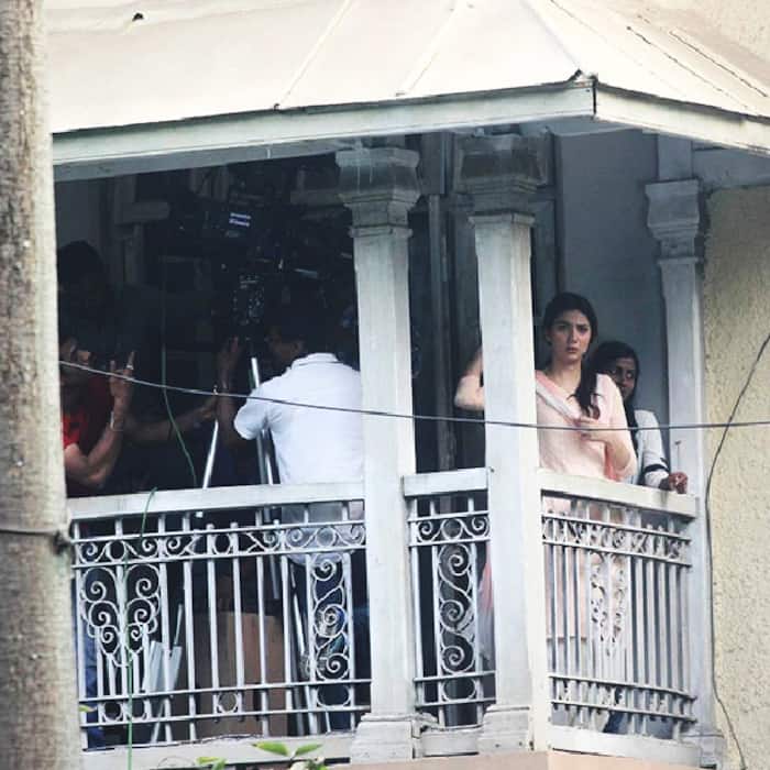 Raees first look photos