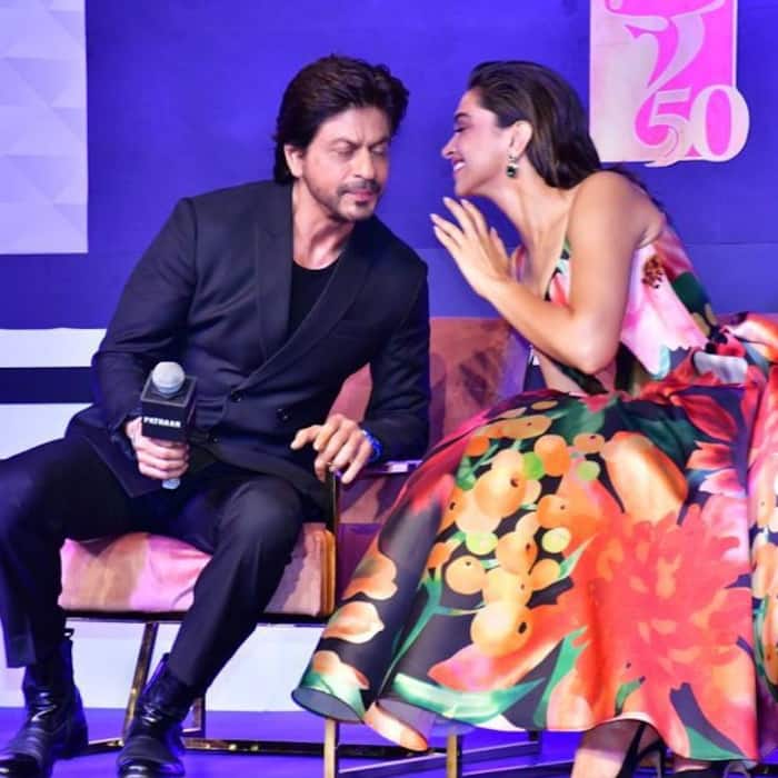 Pathaan: Deepika Padukone Plants a Kiss on Shah Rukh Khan's Cheeks at Press Conference - Cute PICS