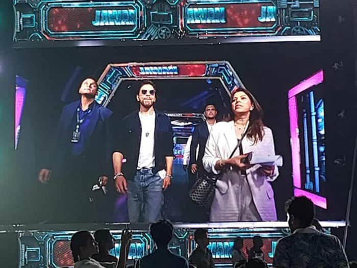 Shah Rukh Khan's grand entry at Jawan event