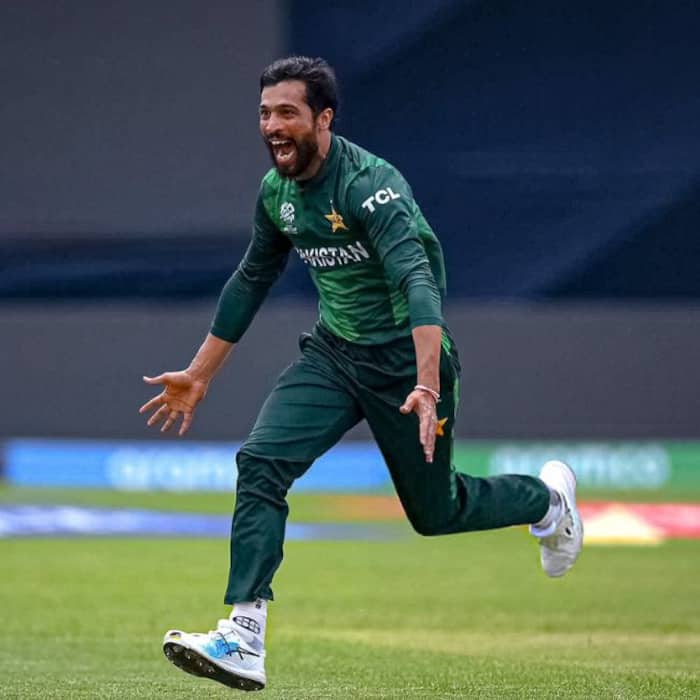 Shah Rukh Khan may face trouble for signing two Pakistani players in ...