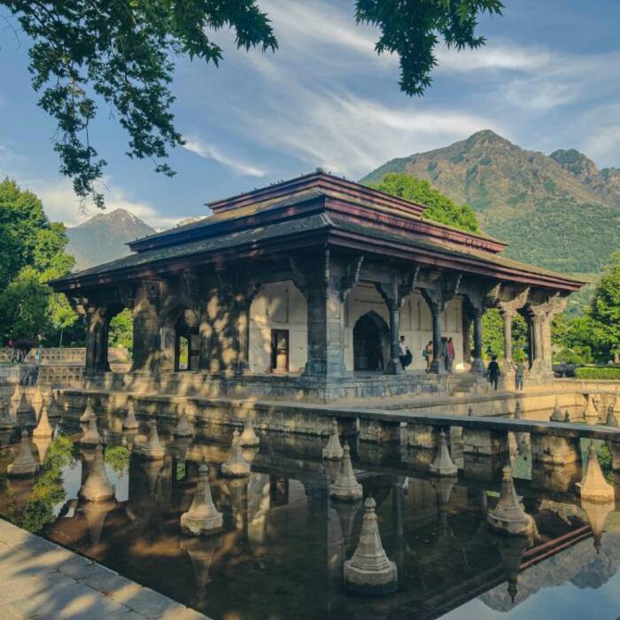 Srinagar Travel Guide: Dont Miss These 5 Spectacular Destinations
