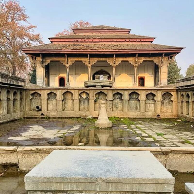 From the Taj Mahal to Fatehpur Sikri: 10 Beautiful Monuments Built By ...