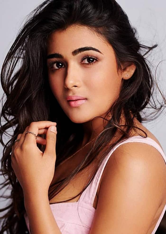 Shalini Pandey And Her Messy Hair
