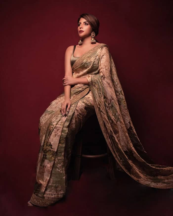 Shama Sikander Oozes Oomph in Hot Bronze Metallic Blouse And Floral ...