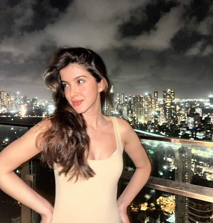 Shanaya Kapoor Stuns in Hot Tank Top And Blue Denims - See Viral Photos