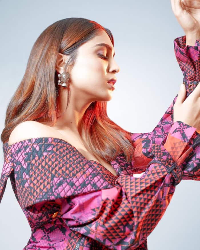 Sharvari Wagh Goes Dramatic With Manish Malhotra's Off-Shoulder ...