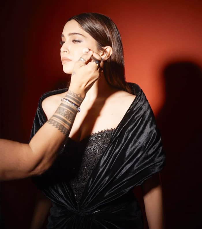 Sharvari Wagh Steals Our Breath in SEXY Black Satin Gown With Dramatic ...