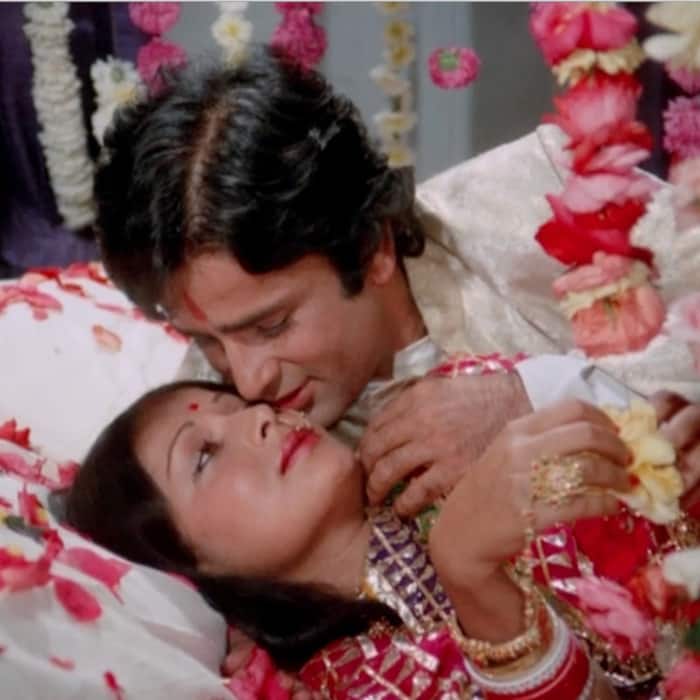 Shashi Kapoor with Raakhee in the movie Kabhie Kabhie