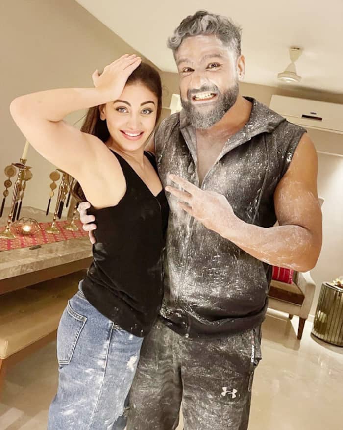 Shefali Jariwala-Parag Tyagi Pool Pictures Are Too Hot To Handle As ...