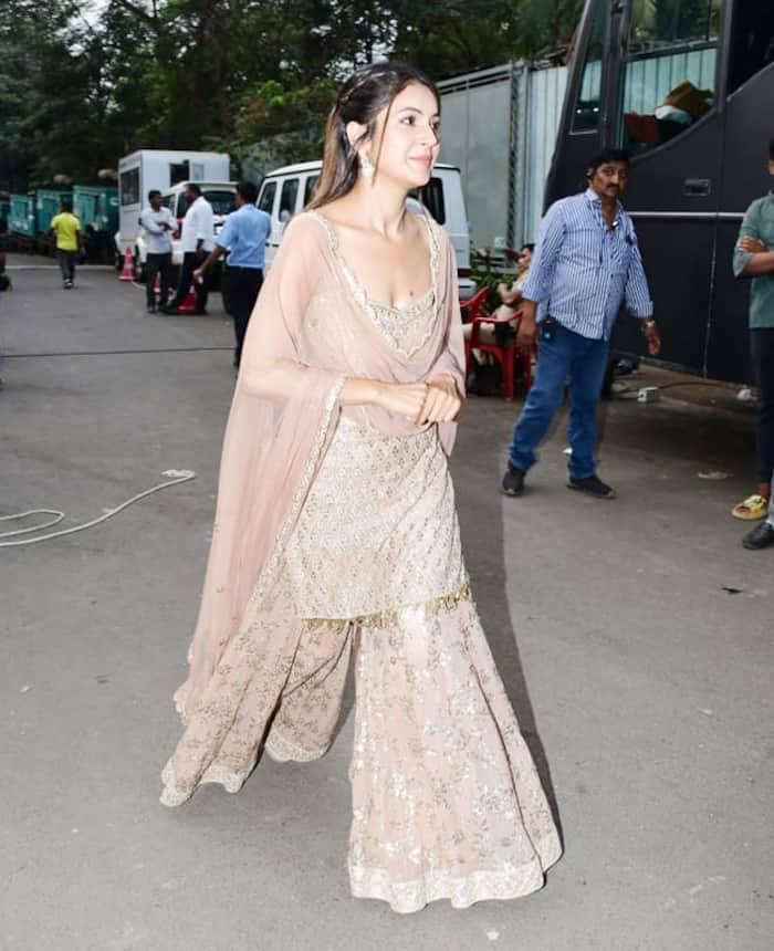 Shehnaaz Gill Gives Punjabi Kudi Vibes in Rose Gold Skirt, Suit And ...