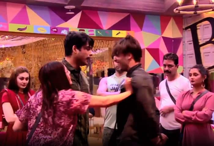 Asim and Sid ignore Bigg Boss' request