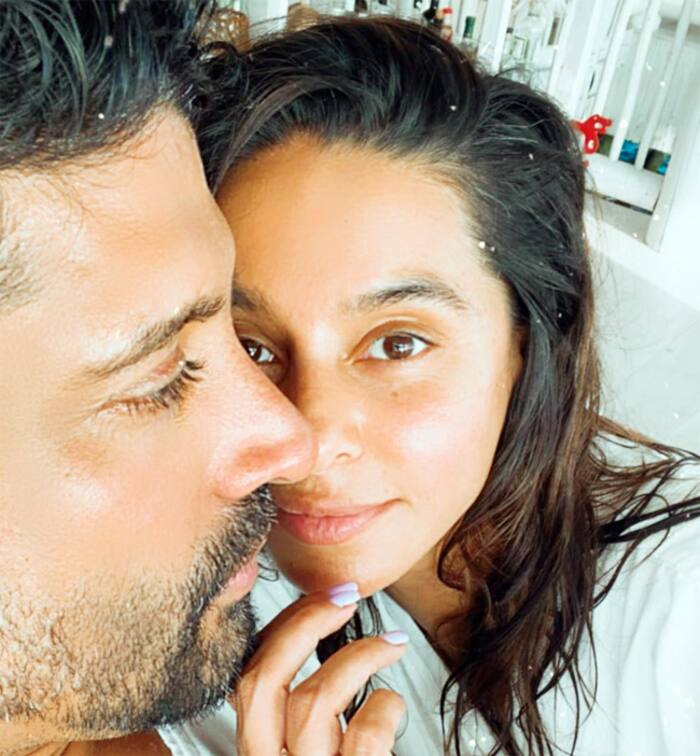 Shibani looks sexy in her high slit gown