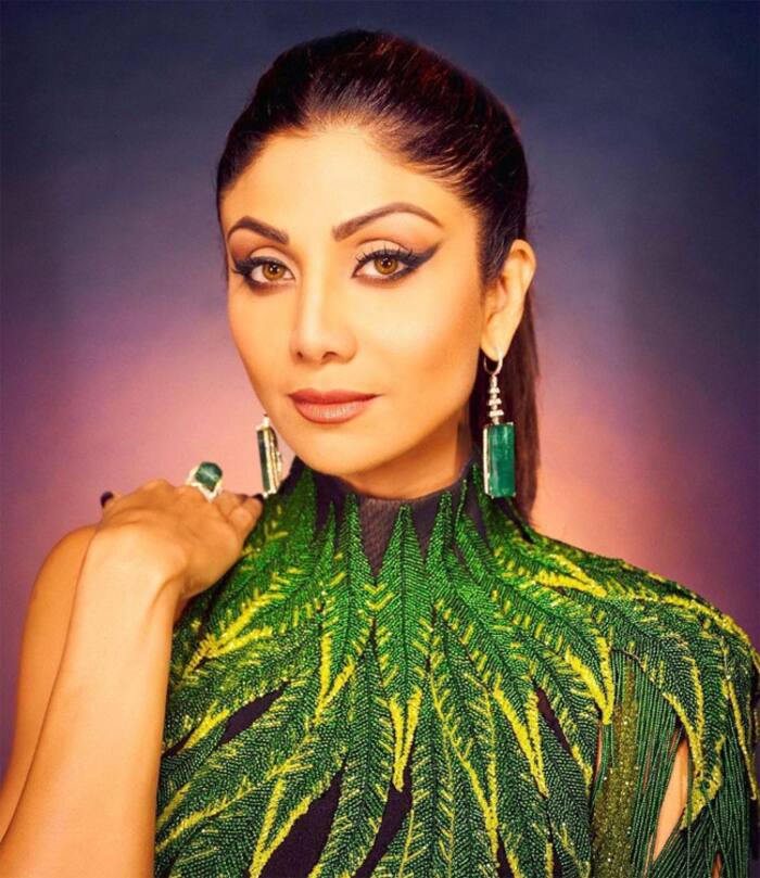 Super Se Upar! Shilpa Shetty Is An Epitome of Beauty In Golden ...