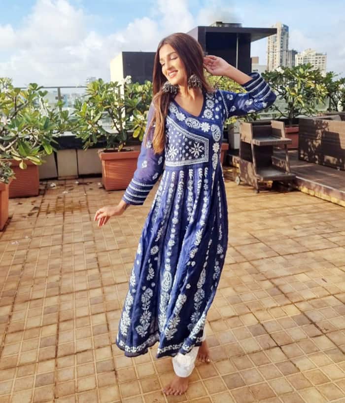 Pandya Store's Shiny Doshi Is an Epitome of Elegance In Blue Kurti, But ...