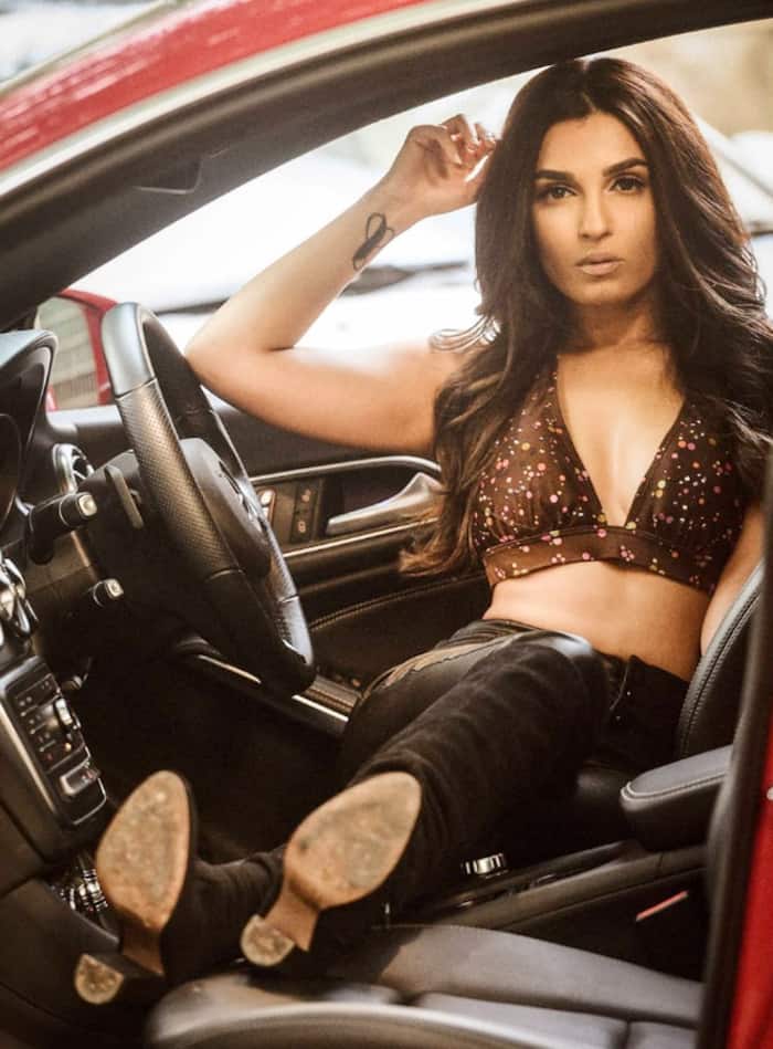 Shiny Doshi AKA Dhara Ben - Pandya Store Actor, Ditches Her Bahu Avatar, Goes Bold in Bikini