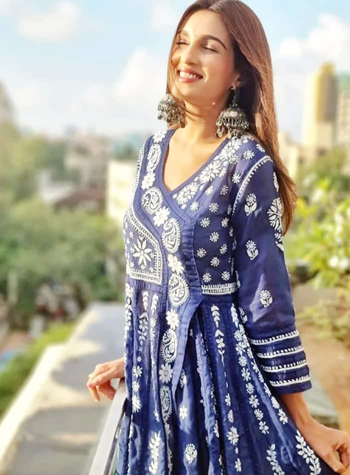 Pandya Store's Shiny Doshi Is an Epitome of Elegance In Blue Kurti, But ...
