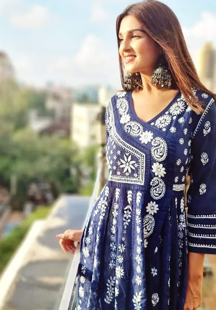 Pandya Store's Shiny Doshi Is an Epitome of Elegance In Blue Kurti, But ...