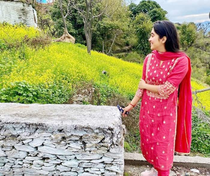 Shivangi Joshi Raises Temperature in Saree