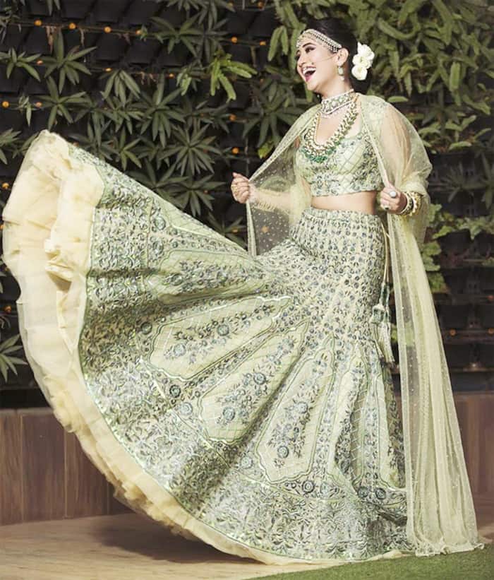 Shivangi Joshi Raises Temperature in Saree